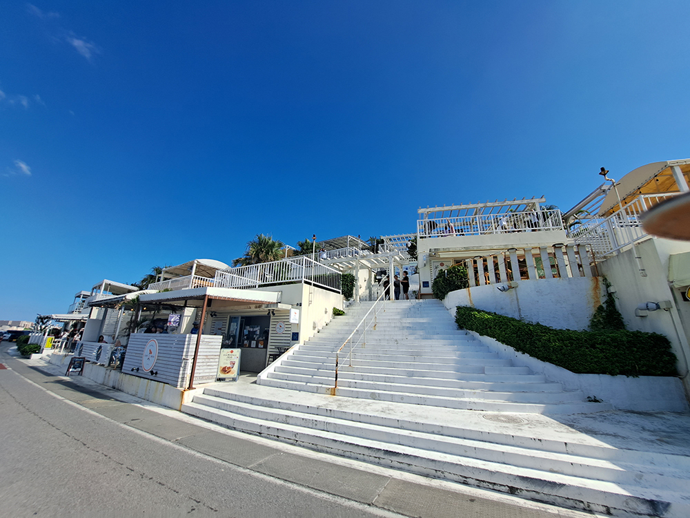 Blue and white contrast forms a spectacular view for lover’s island ...