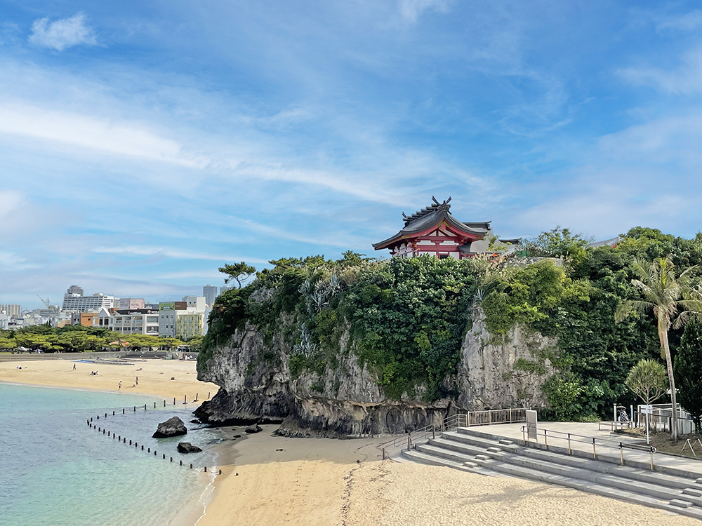 Naminoue Shrine, one of the eight shrines of Ryukyu, nestled on a cliff ...